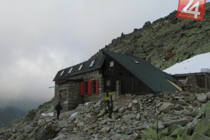 Chata pod Rysmi čaká na kolaudáciu. Panoramatický záchod zostal