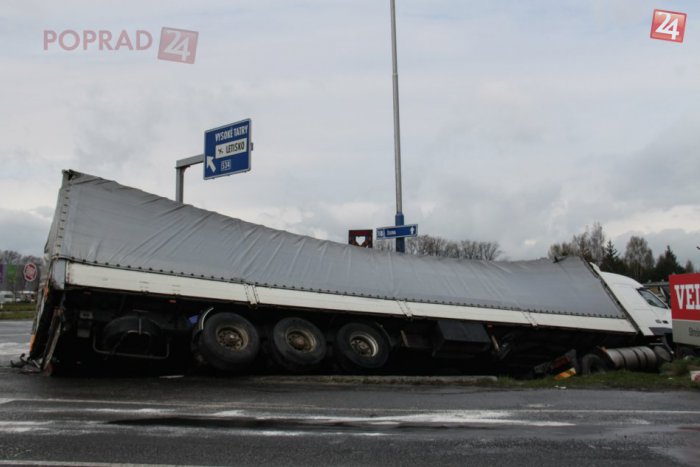 Komplikácie kvôli dopravnej nehode: Polícia upozorňuje na nefunkčnú ...