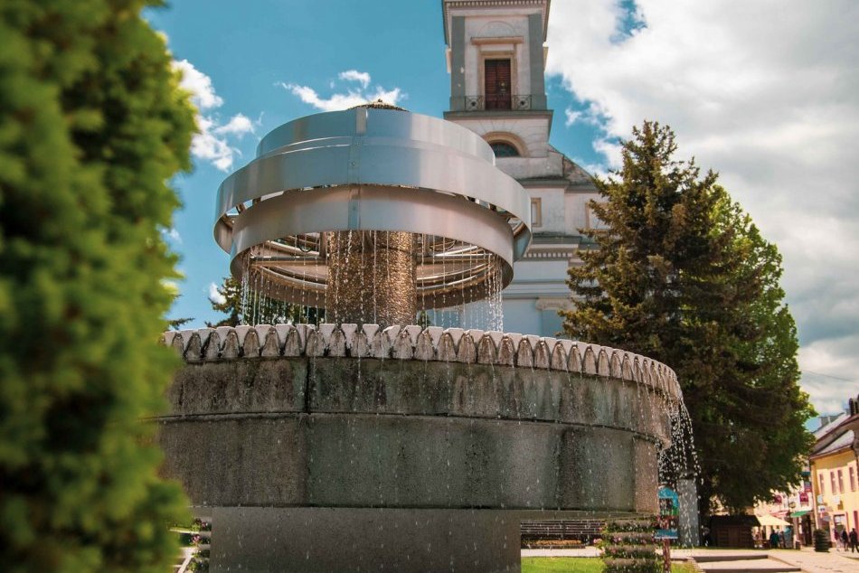 Všimli ste si? V Poprade už sú v prevádzke fontány, nájdeme ich na 3 ...